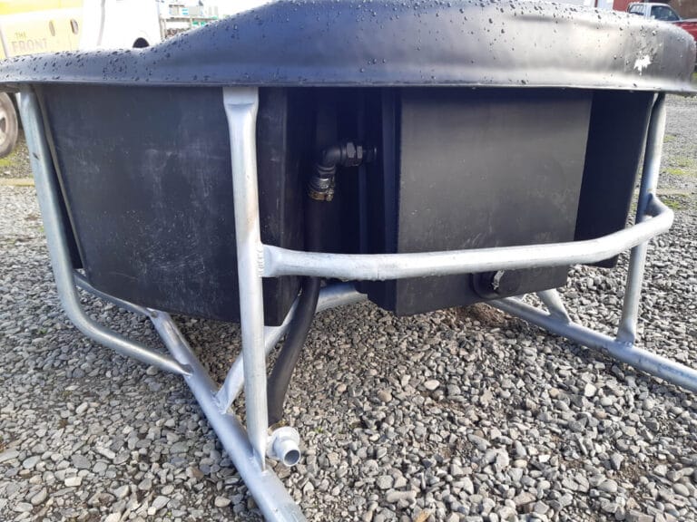 Simplify Break Feeding with Tow or Lift Water Troughs | Plucks"